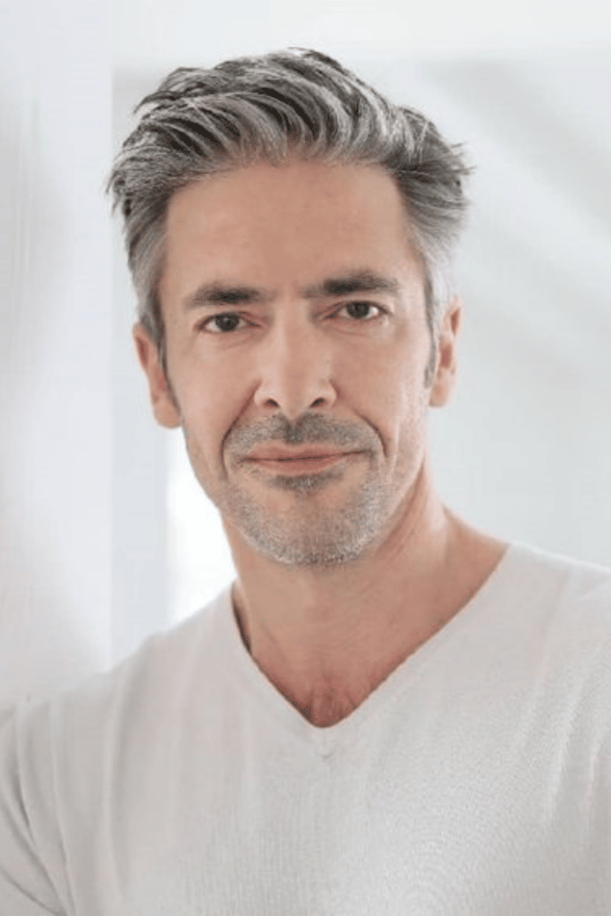 Stilvolle Frisuren für ältere Männer mit schütterem Haar (Old Man Haircut)